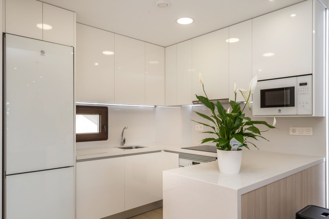 Nowoczesny bungalow z dużym tarasem i prywatnym basenem - tripinvest.pl